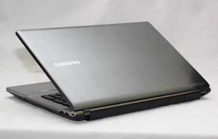 17.3 吋影音城堡 Samsung Series 5 NP550P7C 試玩-ePrice.HK